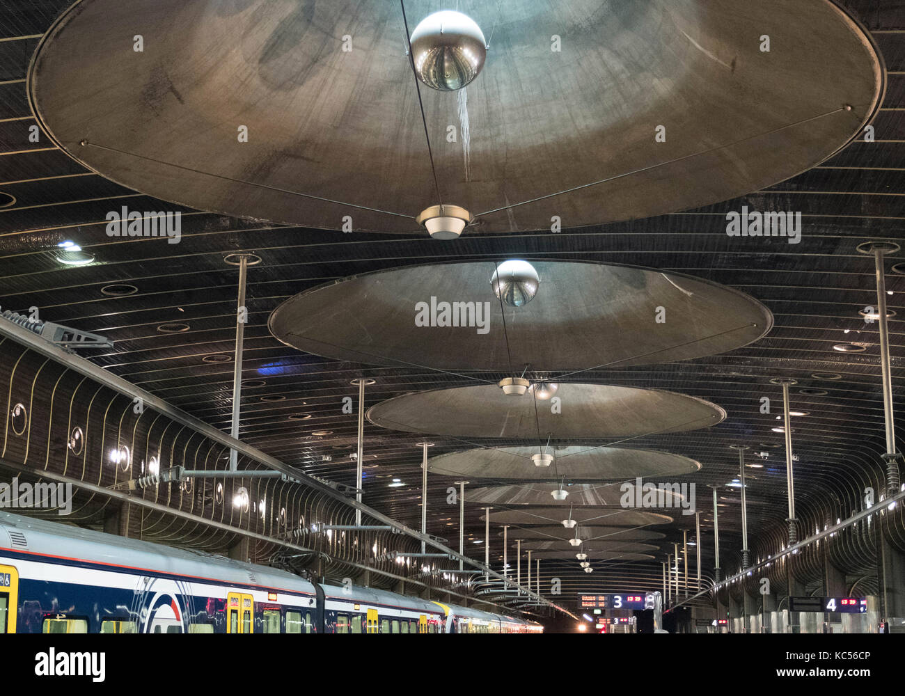 Auckland rail station hi-res stock photography and images - Alamy