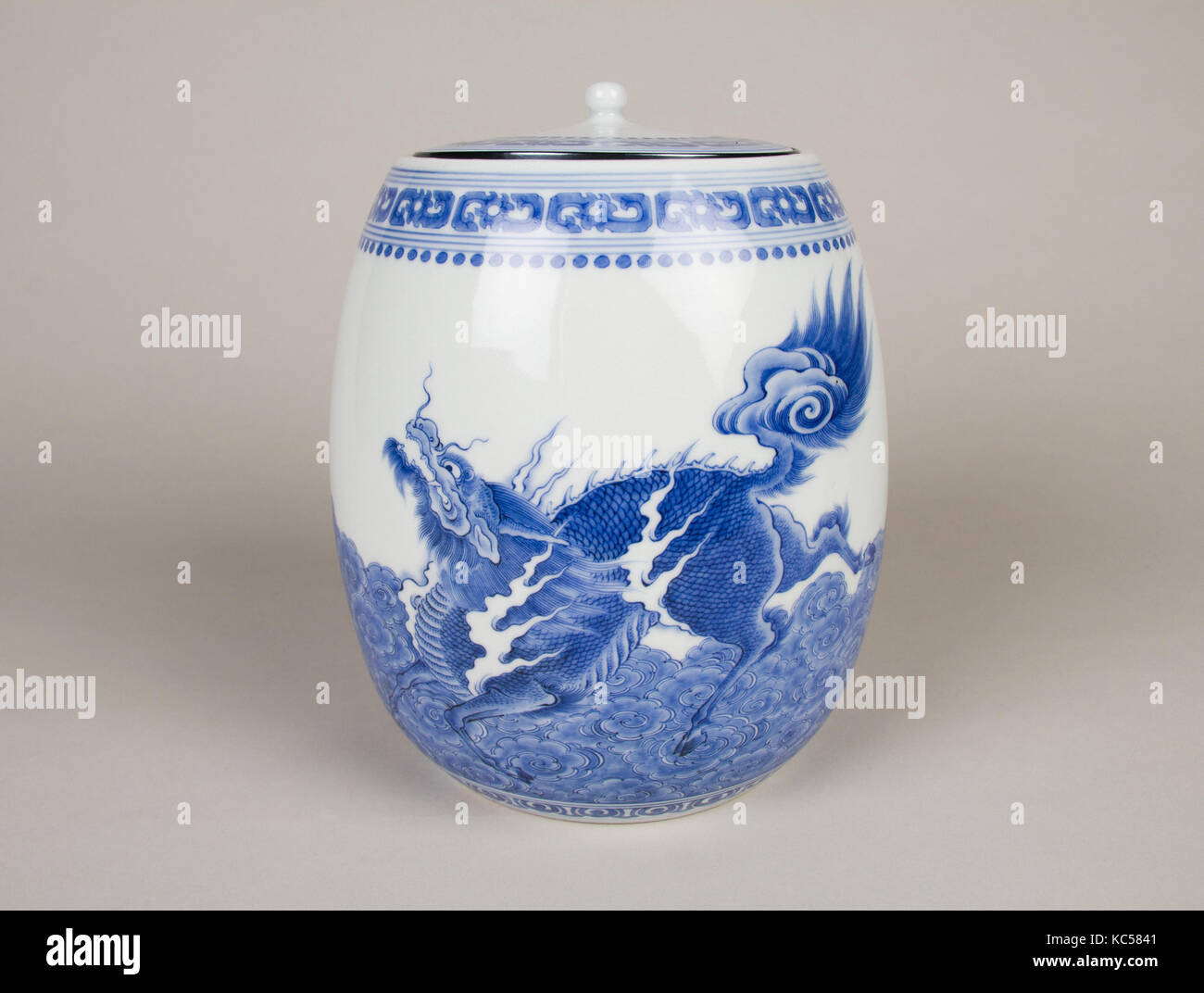 染付麒麟文水指, Covered Water Jar with Kirin (Mythical Chimera), first half of ...