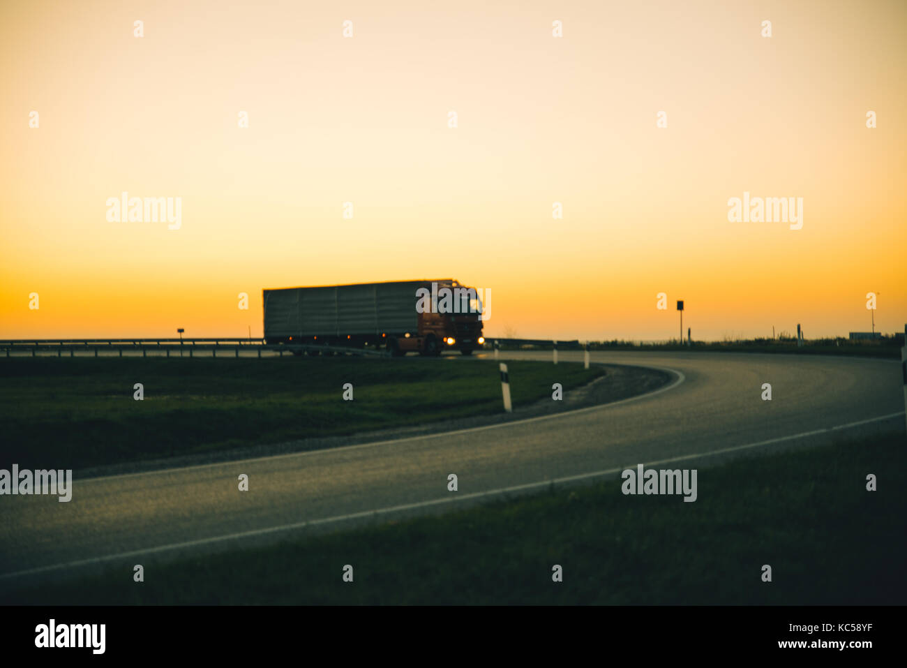 Articulated_lorry hi-res stock photography and images - Alamy