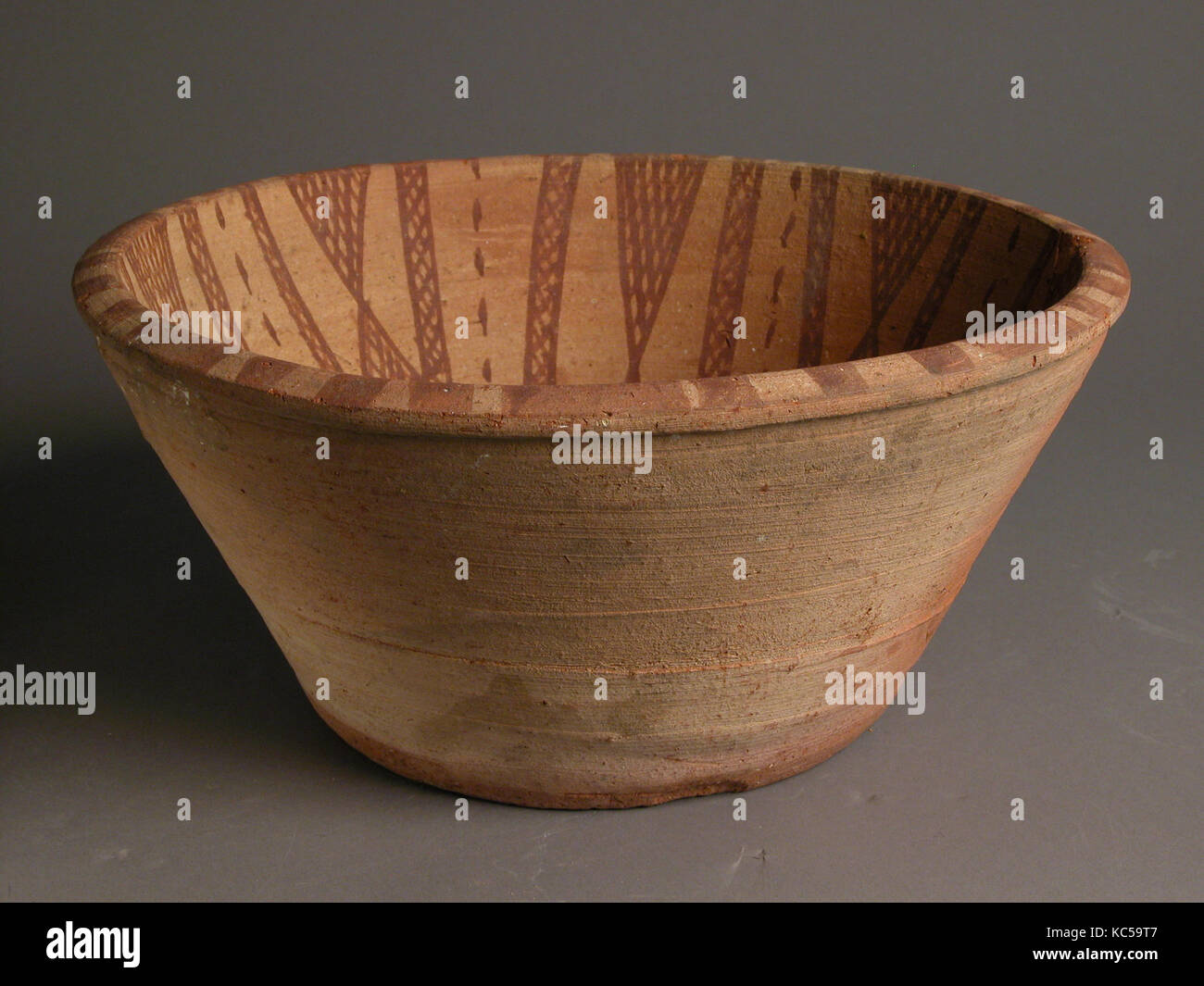 Geometric bowl hi-res stock photography and images - Alamy