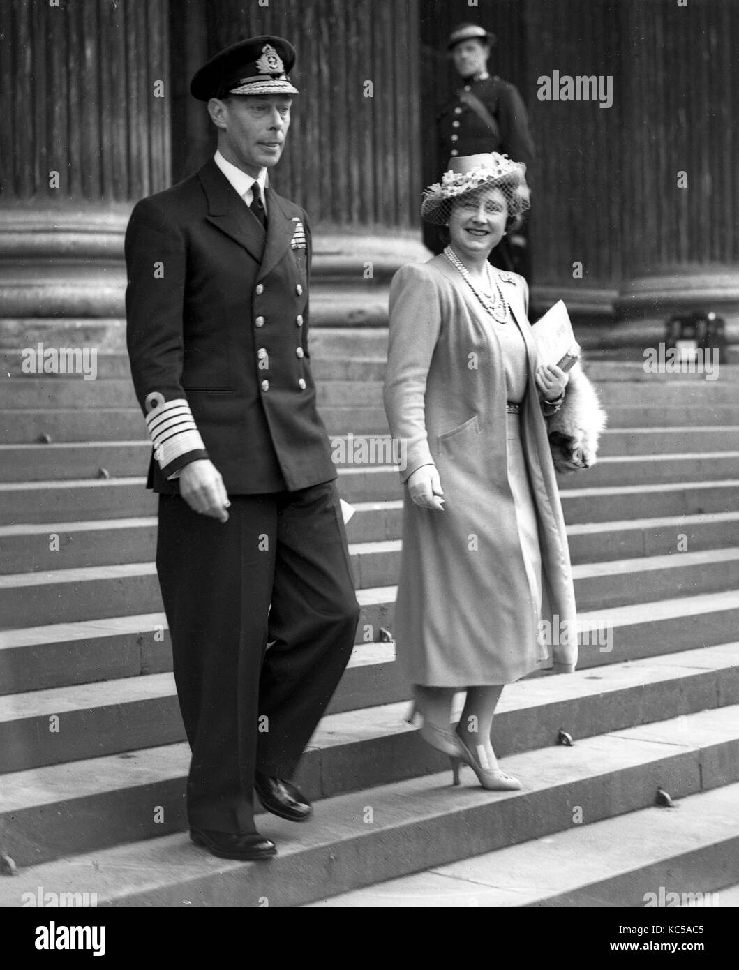 King george vi and queen 1940s Black and White Stock Photos & Images ...