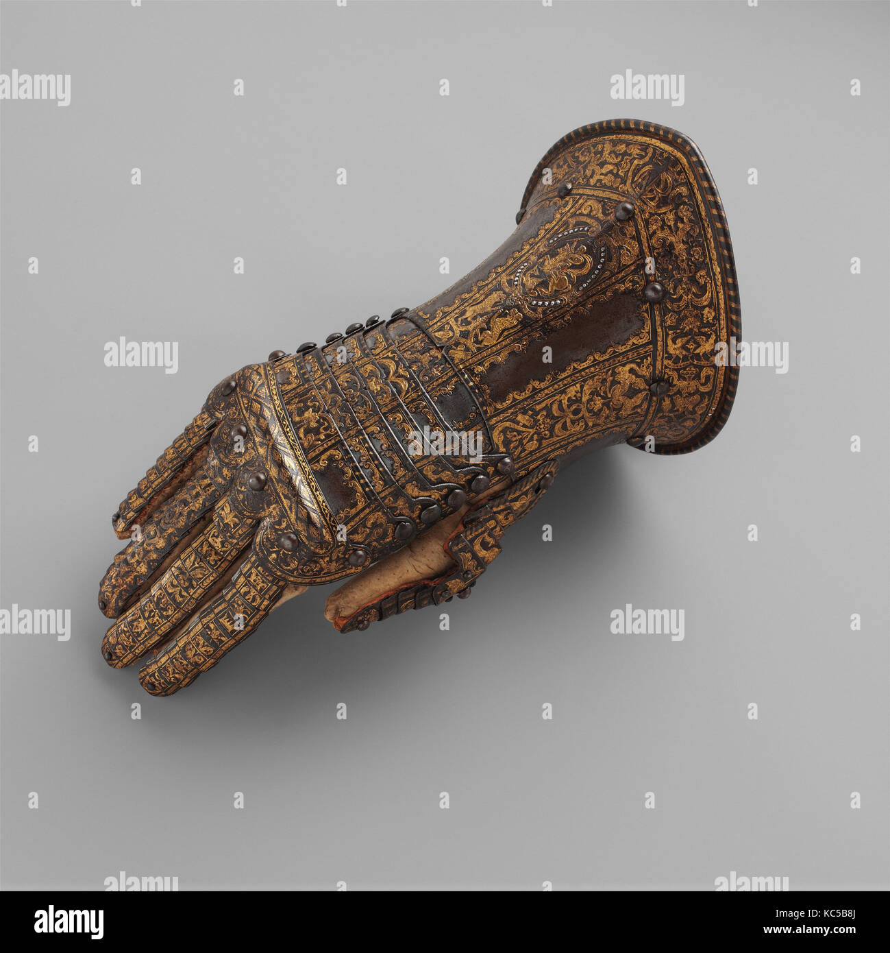 Gauntlet for the Right Hand, Belonging to the Armor of Don Alonzo Pérez ...