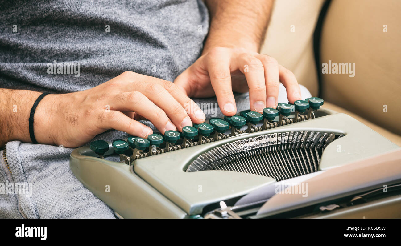 Man typing on a vintage typewriter. Close up on hands Stock Photo - Alamy