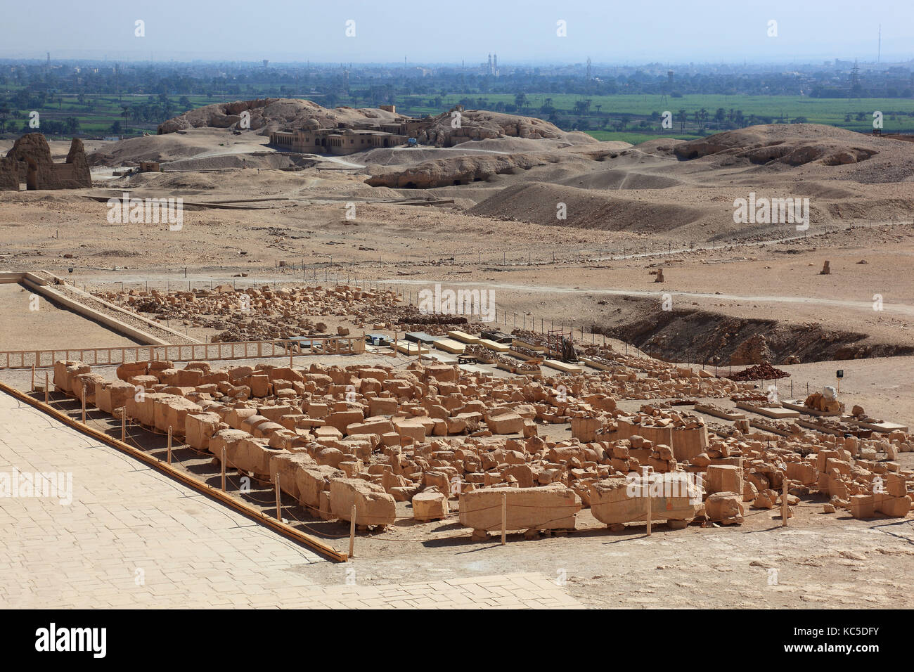 Pictures of deir el bahri hi-res stock photography and images - Alamy
