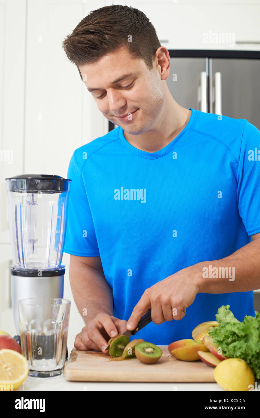 Man making healthy smoothie hi-res stock photography and images - Alamy