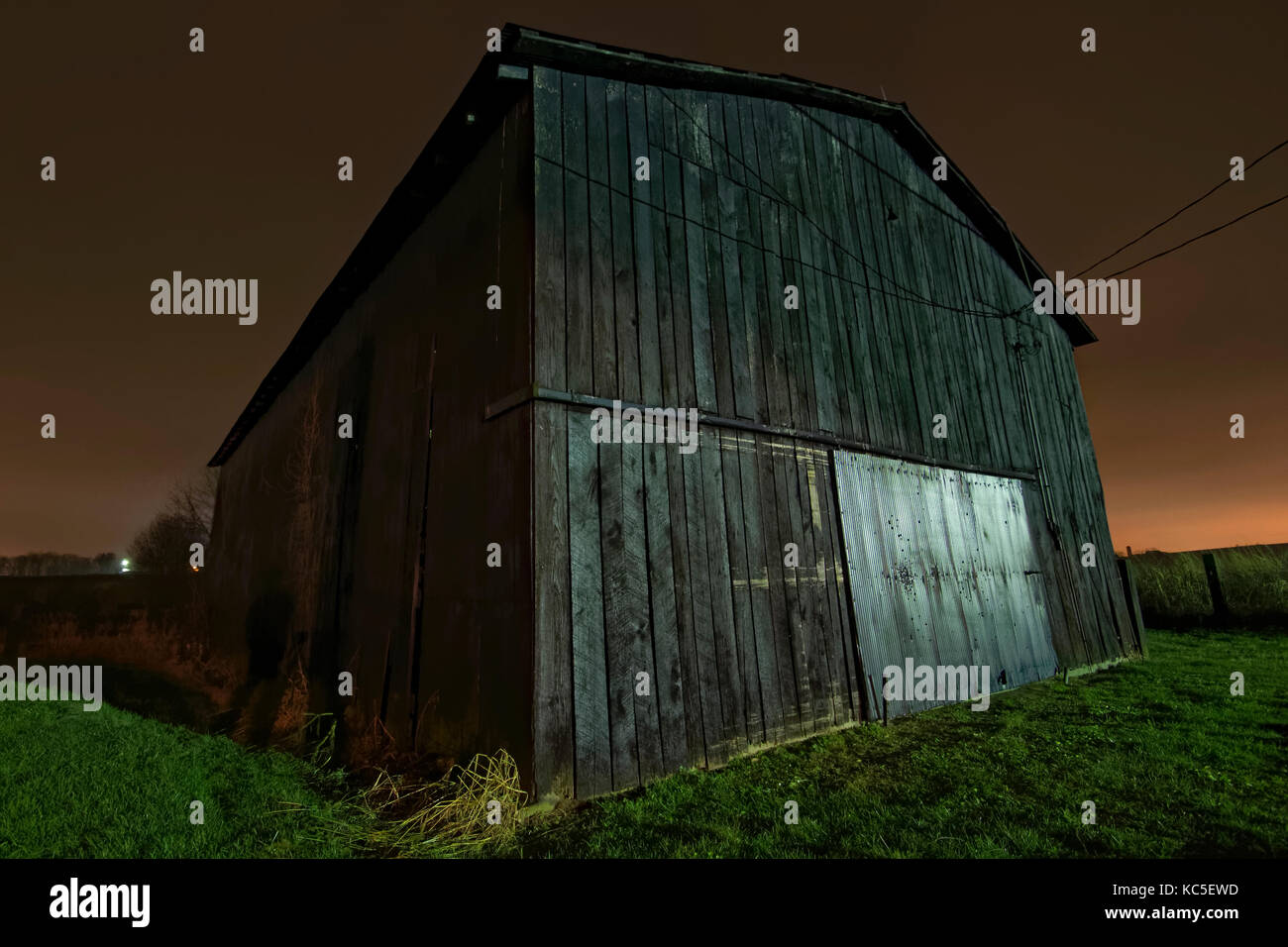 Night farm barn hi-res stock photography and images - Alamy