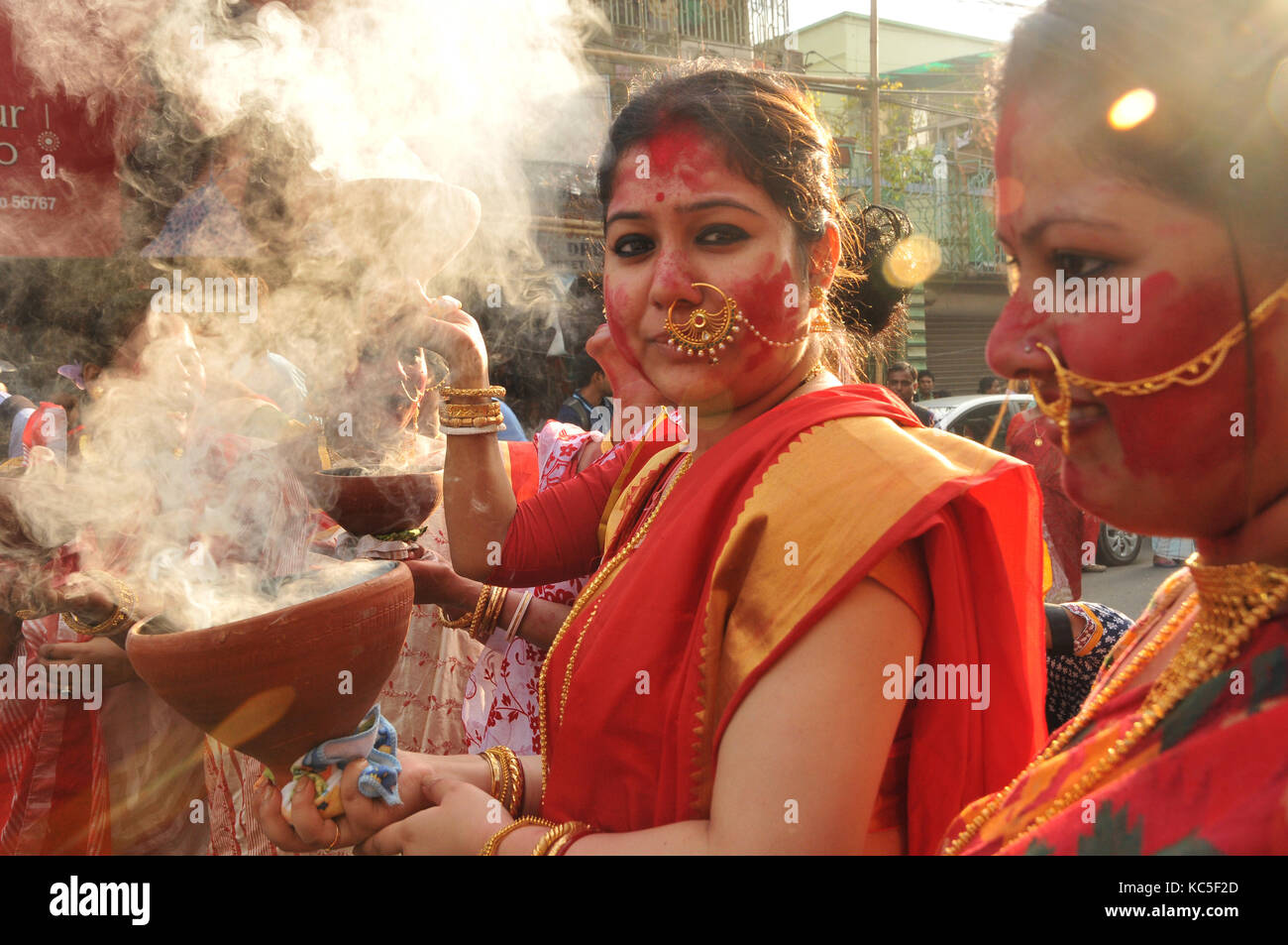 Dhunachi Dance High Resolution Stock Photography and Images - Alamy