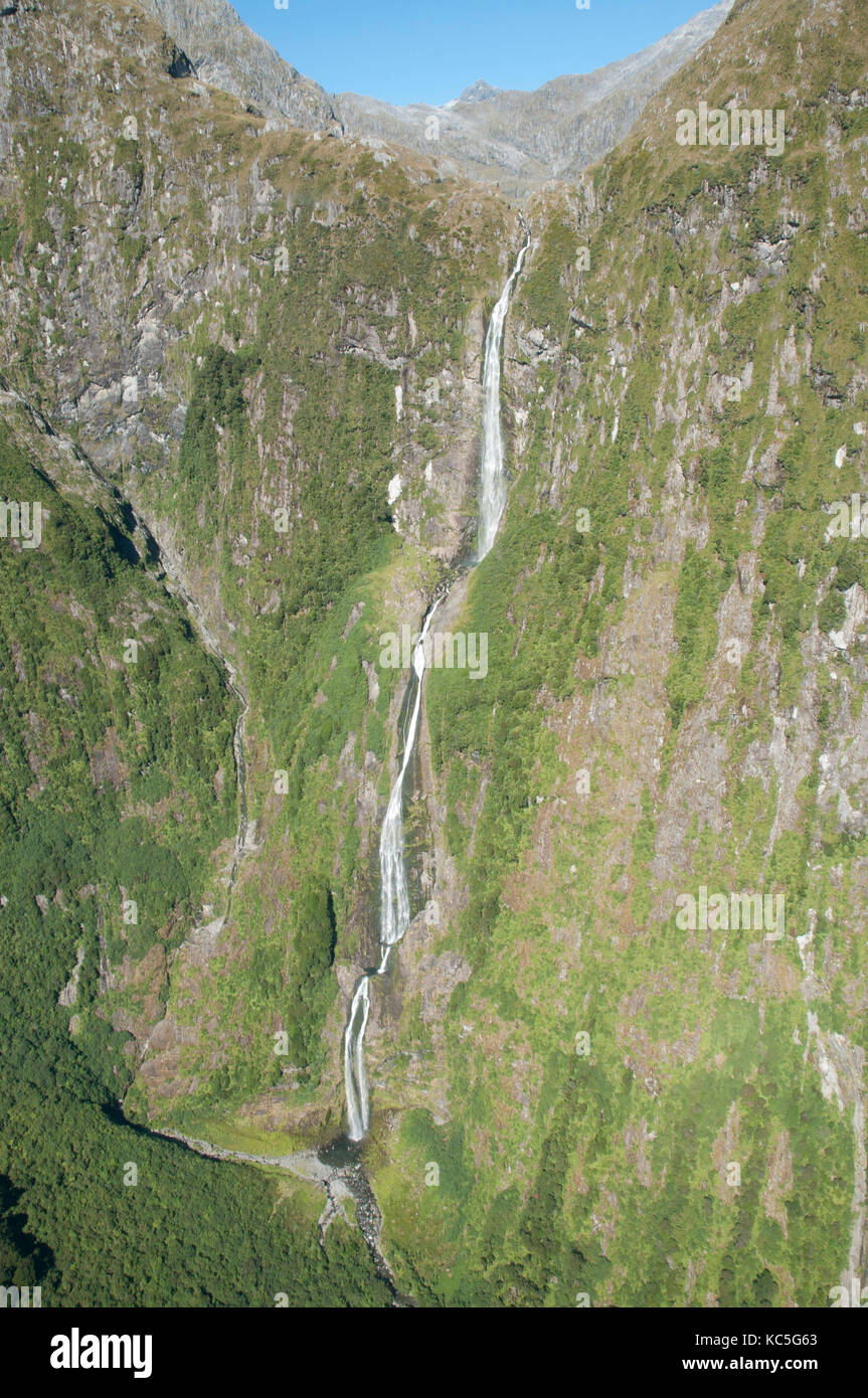 The Hobbit film location Sutherland Falls, Fiordland National Park ...