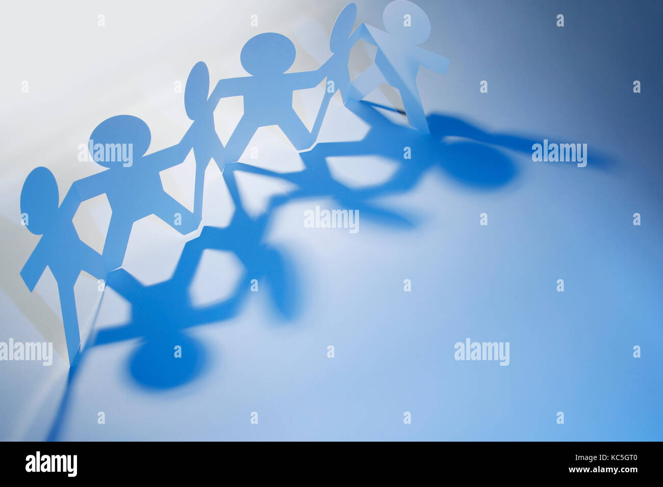 Team of paper chain people Stock Photo - Alamy