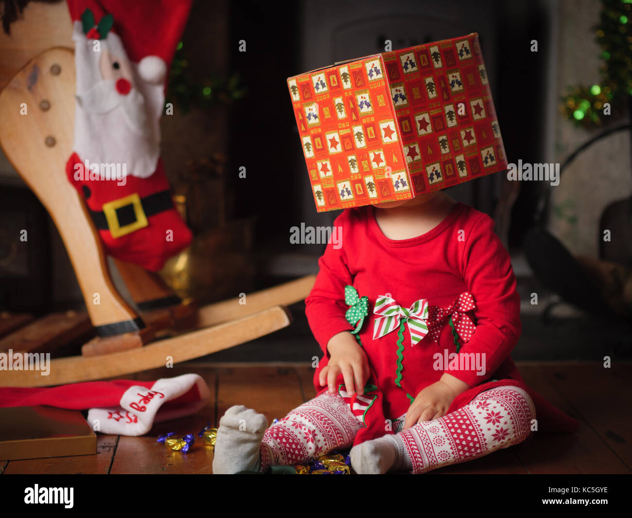baby girl put her head into gift box Stock Photo - Alamy