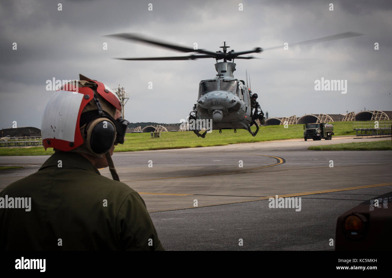 Usmc ah 1z viper uh 1y venom hi-res stock photography and images - Alamy