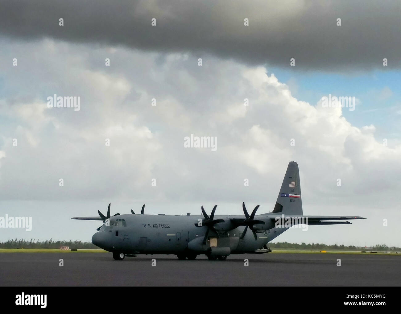 C 130j hercules hi-res stock photography and images - Alamy