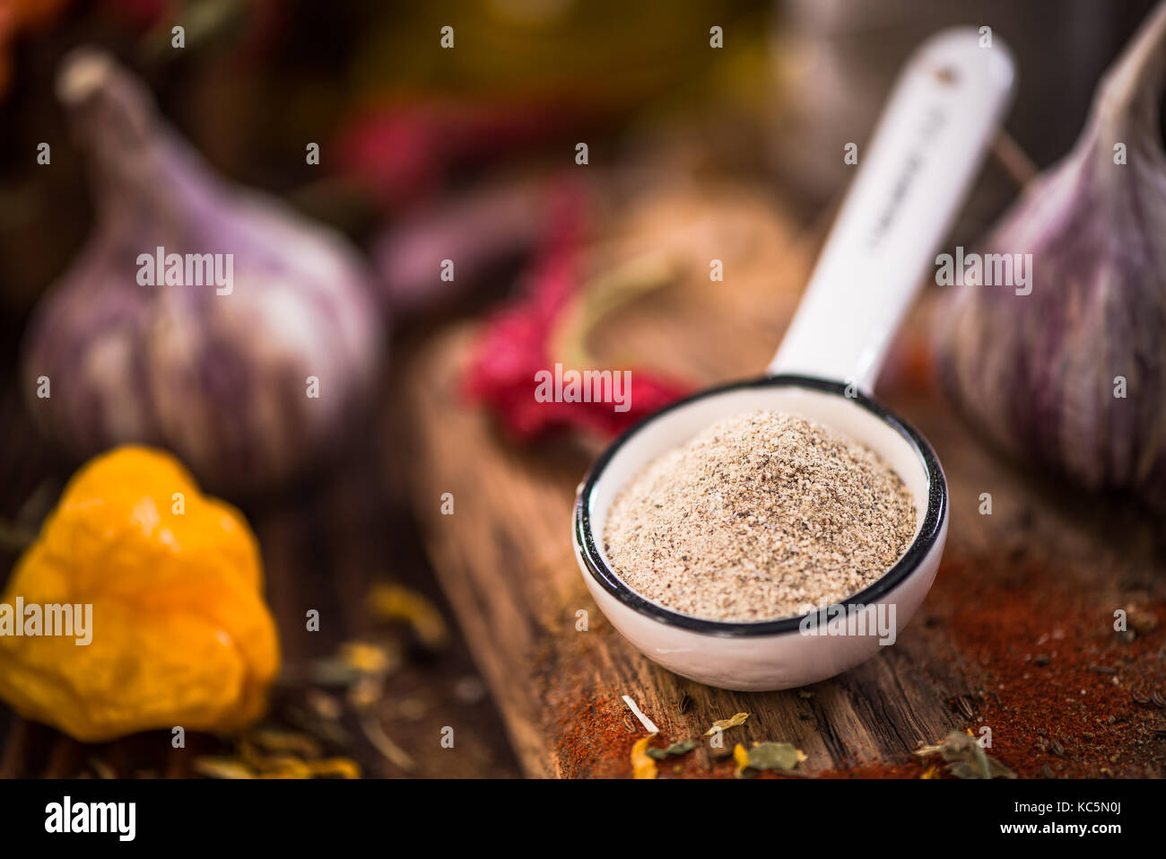 White pepper powder on spoon Stock Photo - Alamy
