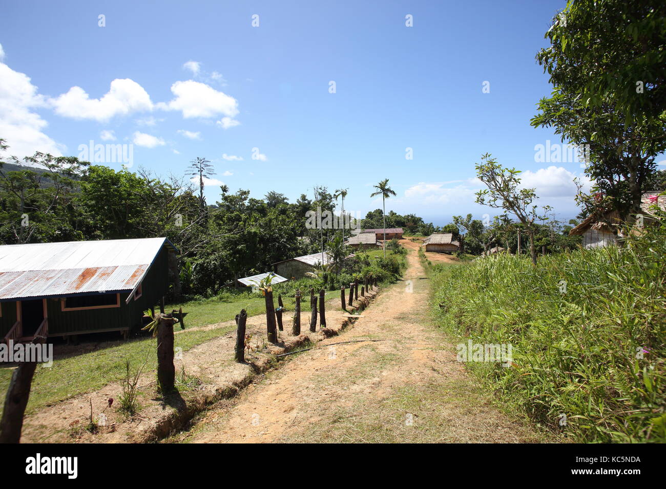 Small Village of Solomon Island Stock Photo - Alamy