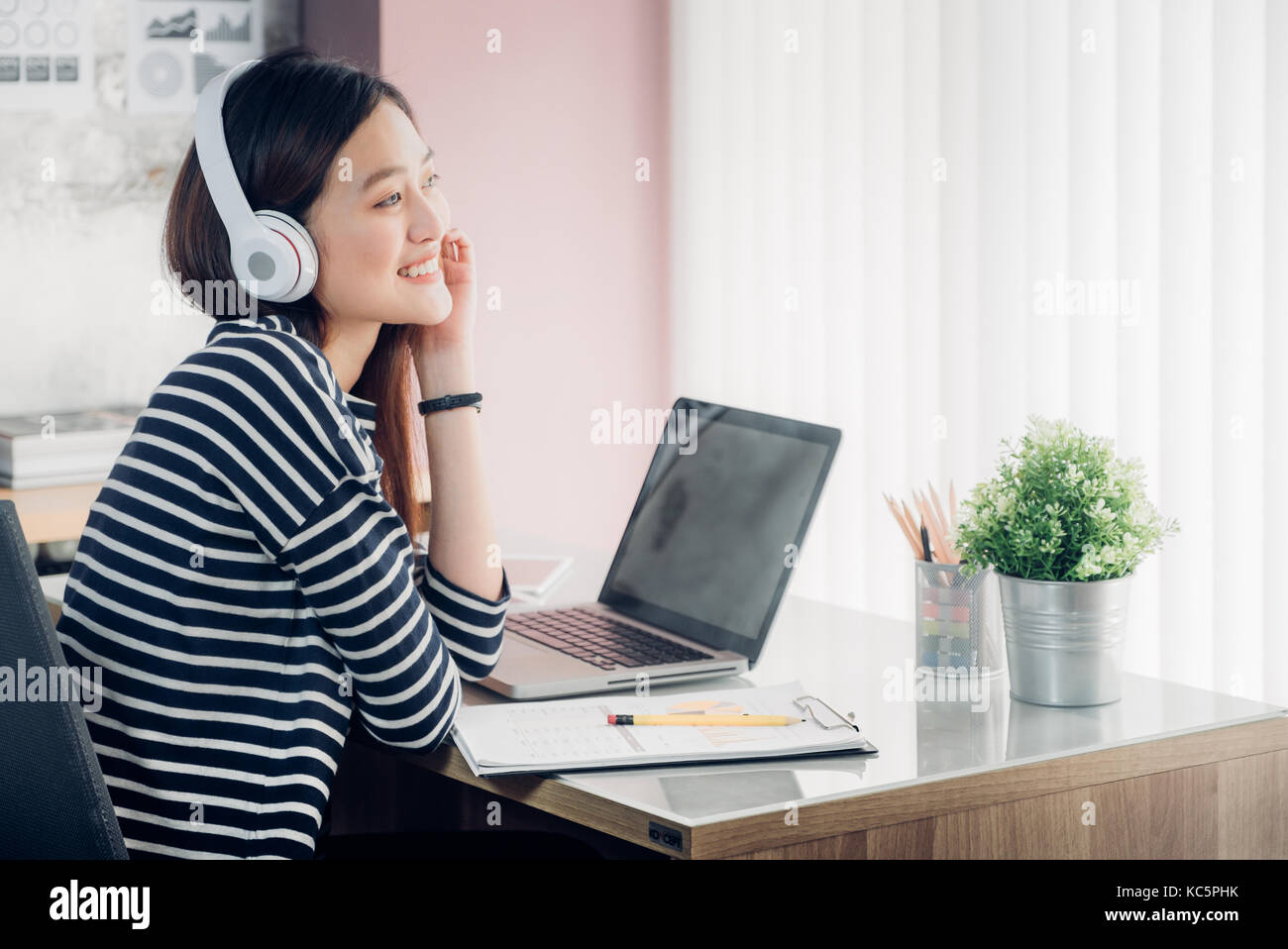 Young asian casual businesswoman arm on desk rest pose with laptop ...