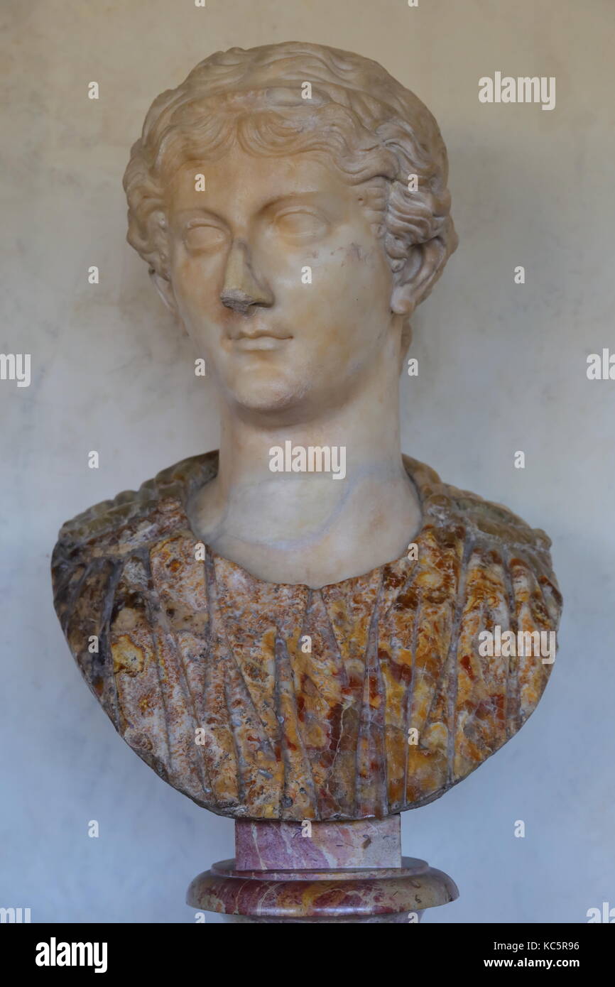 sculpture on display at the Uffizi Gallery (Galleria degli Uffizi ...
