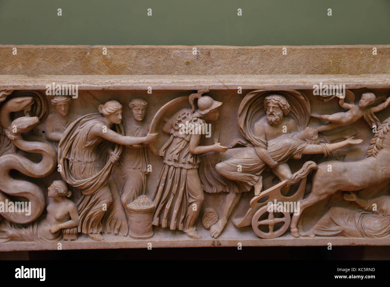 sculpture on display at the Uffizi Gallery (Galleria degli Uffizi ...