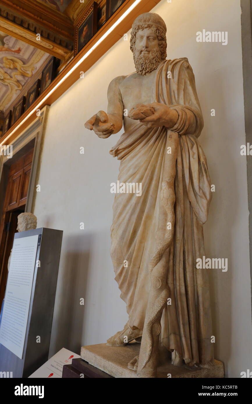 sculpture on display at the Uffizi Gallery (Galleria degli Uffizi ...