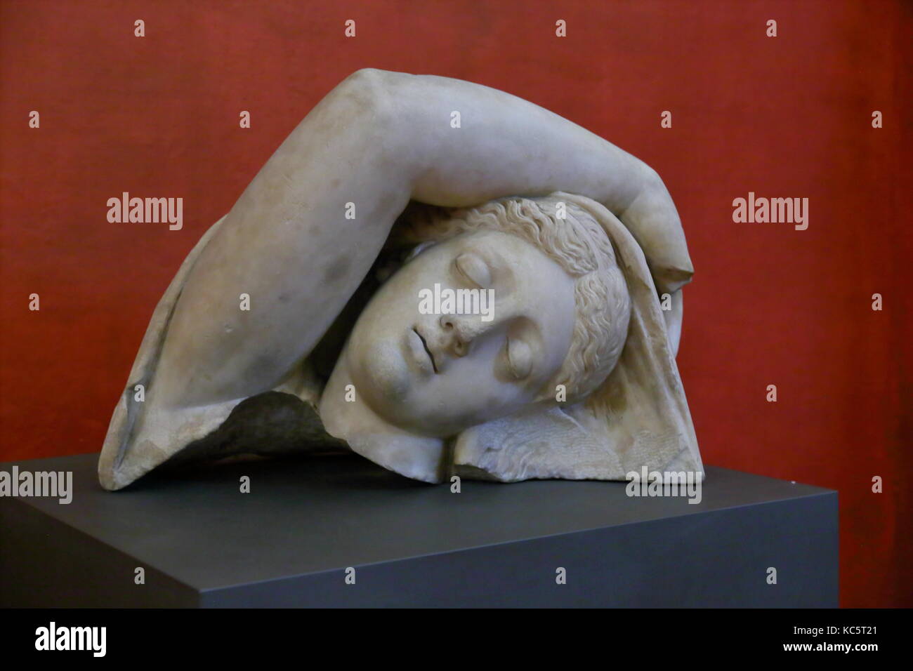sculpture on display at the Uffizi Gallery (Galleria degli Uffizi ...
