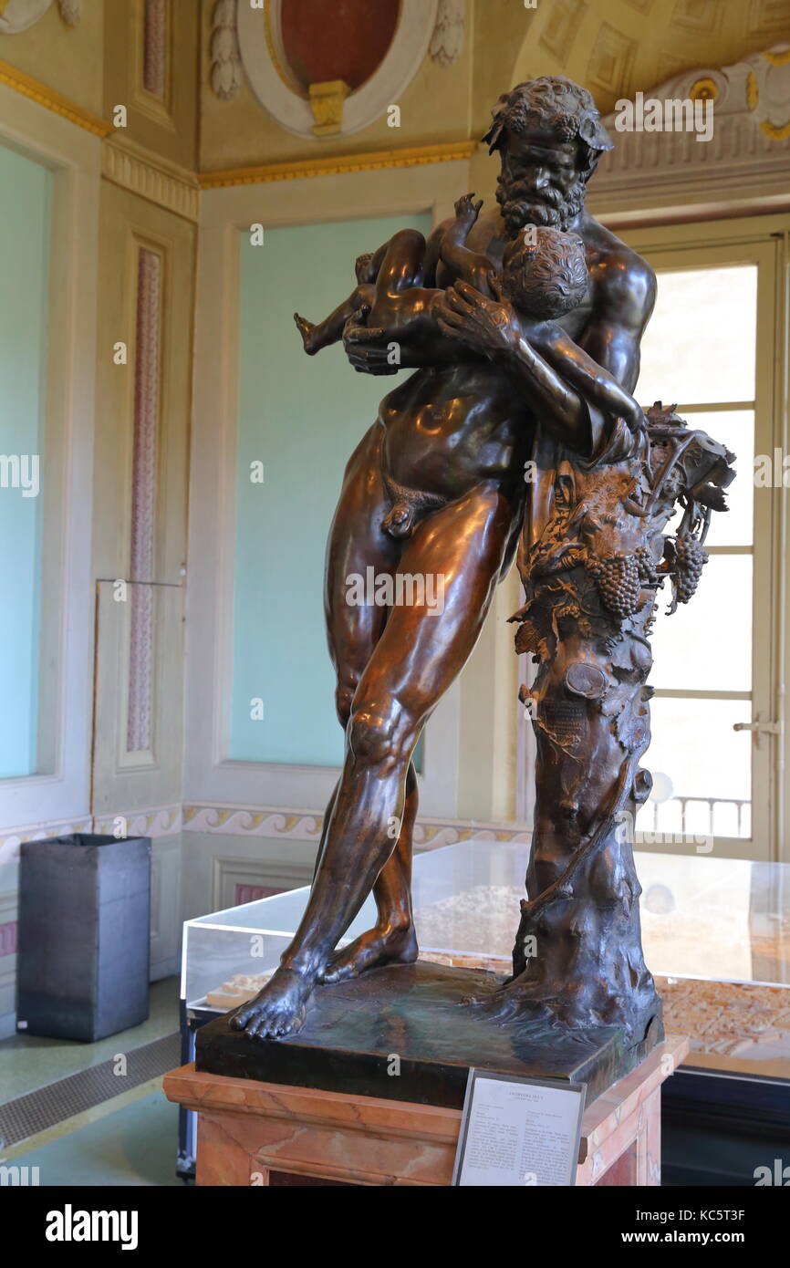 sculpture on display at the Uffizi Gallery (Galleria degli Uffizi ...