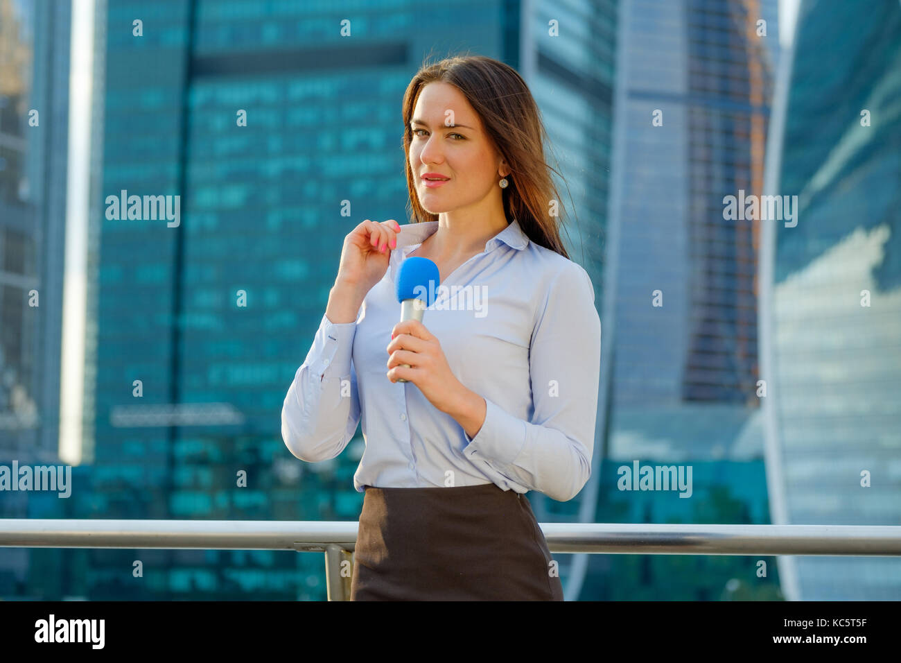 Young girl TV reporter is broadcasting Stock Photo - Alamy