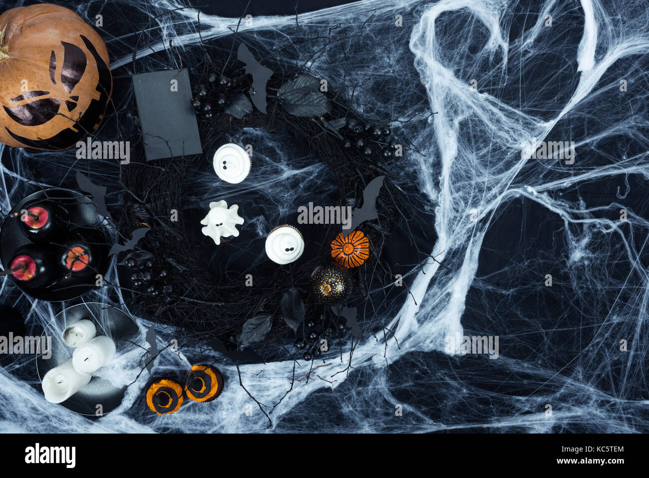 Cobweb decorations hi-res stock photography and images - Alamy