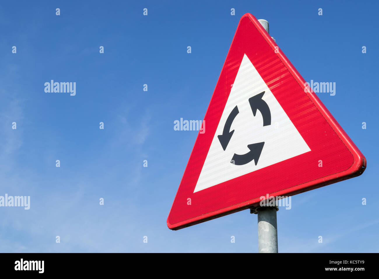 Give way and roundabout sign hi-res stock photography and images - Alamy