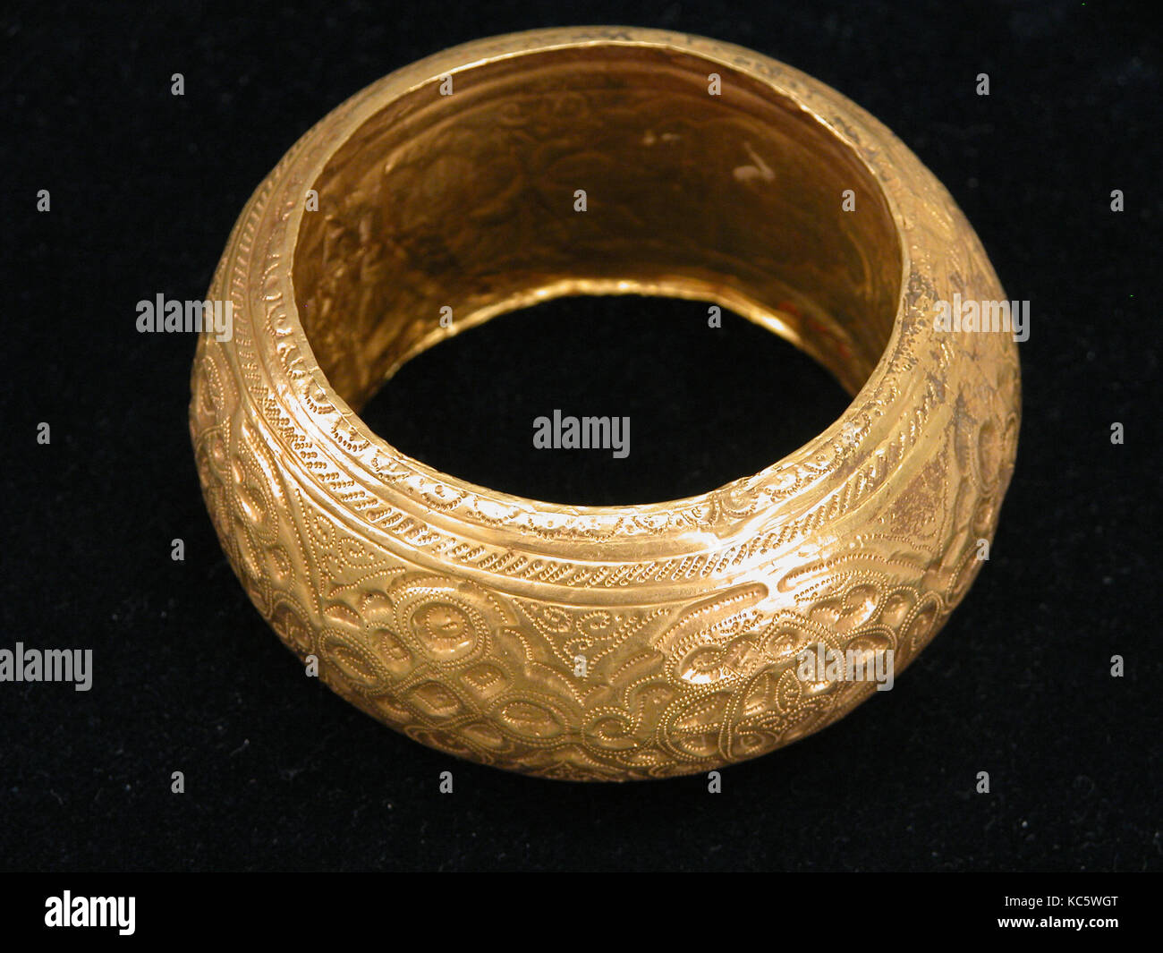 Bracelet, 14th century, Made in Spain, Gold, Jewelry Stock Photo - Alamy