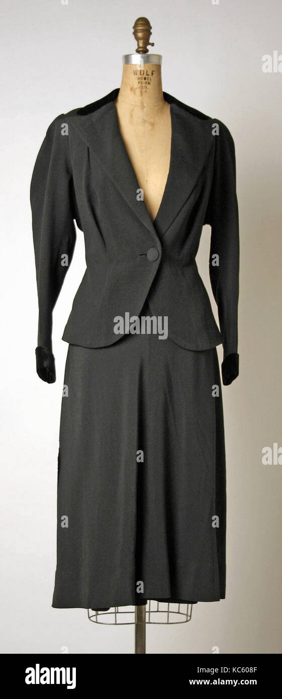 Cocktail suit, 1935, French, silk Stock Photo - Alamy