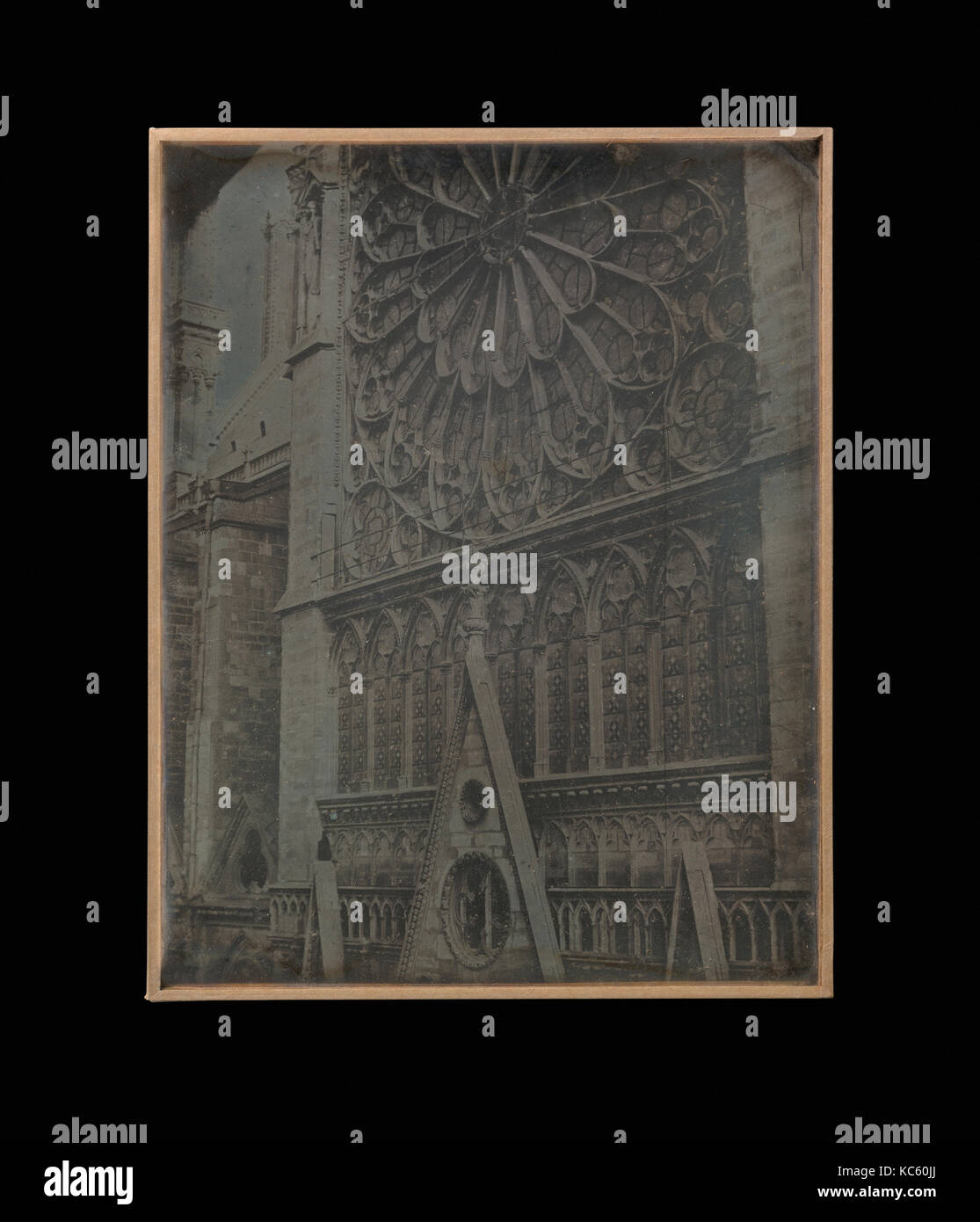 North rose window notre dame cathedral hi-res stock photography and ...