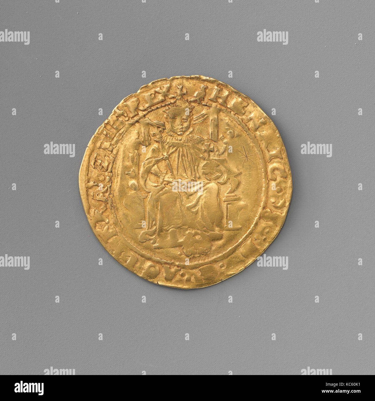 Gold sovereign coins british hi-res stock photography and images - Alamy