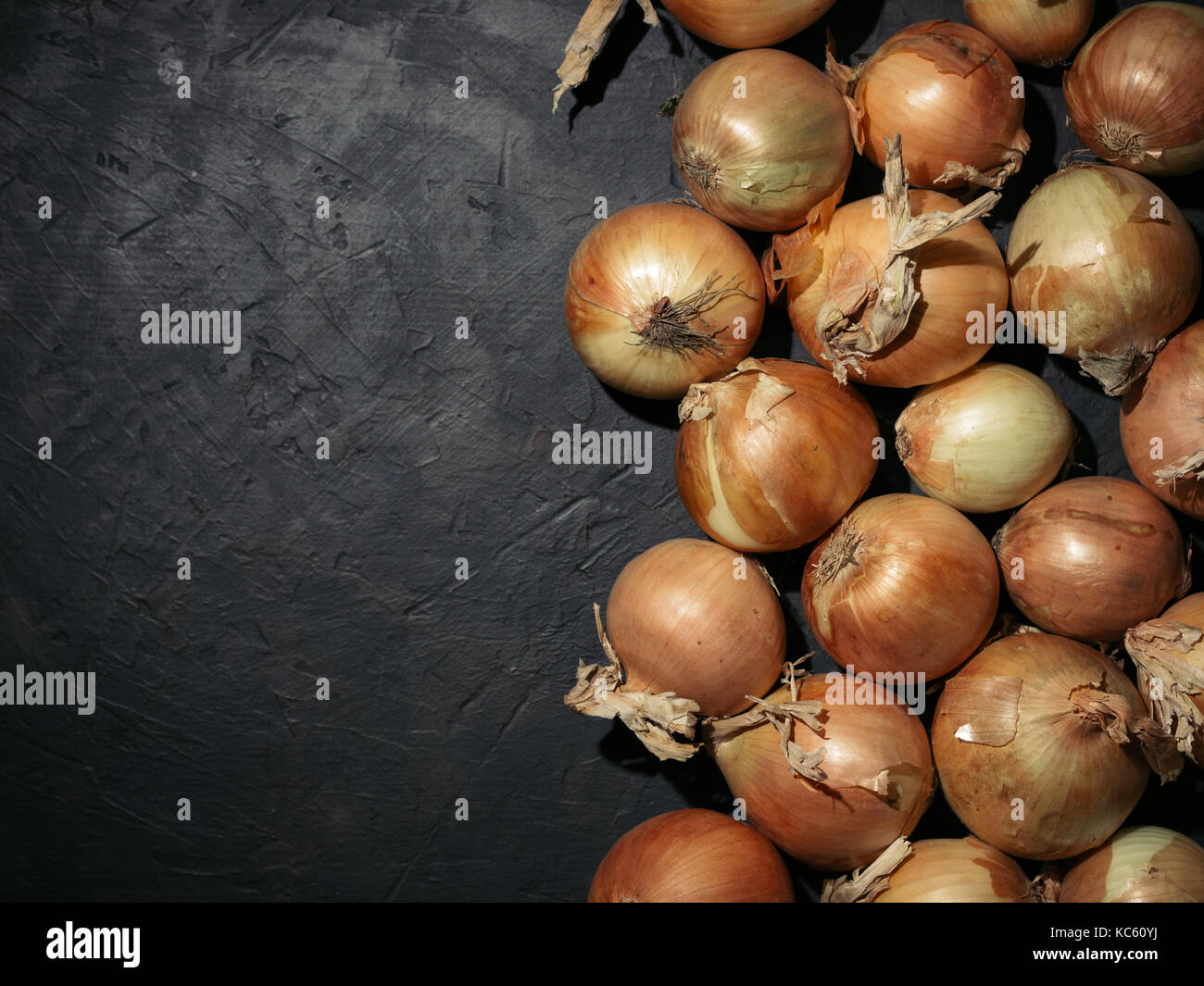 Fresh onions. Onions background. Low key Stock Photo - Alamy
