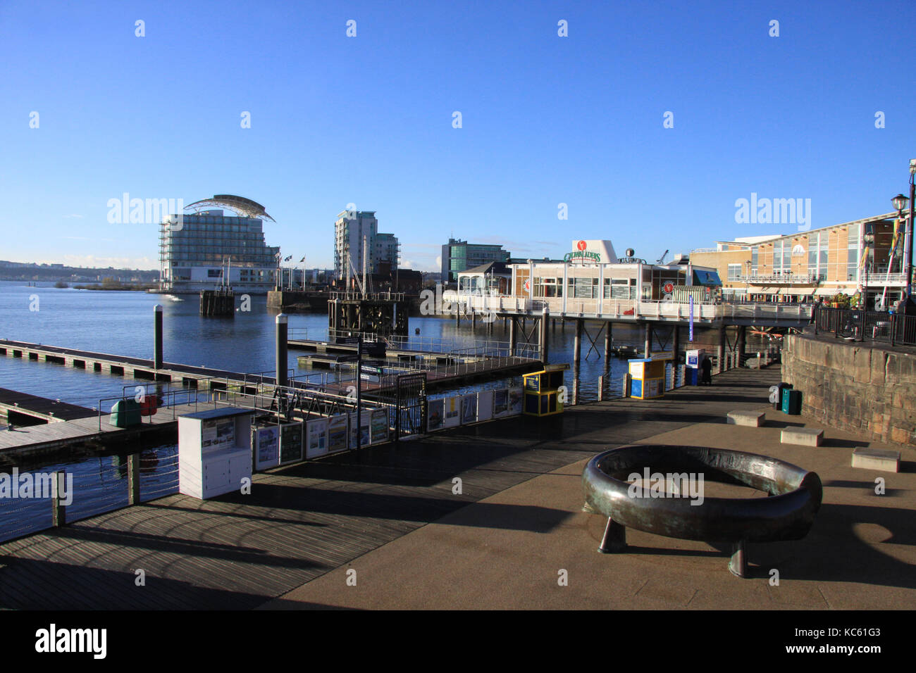 Cardiff Bay Life High Resolution Stock Photography and Images - Alamy
