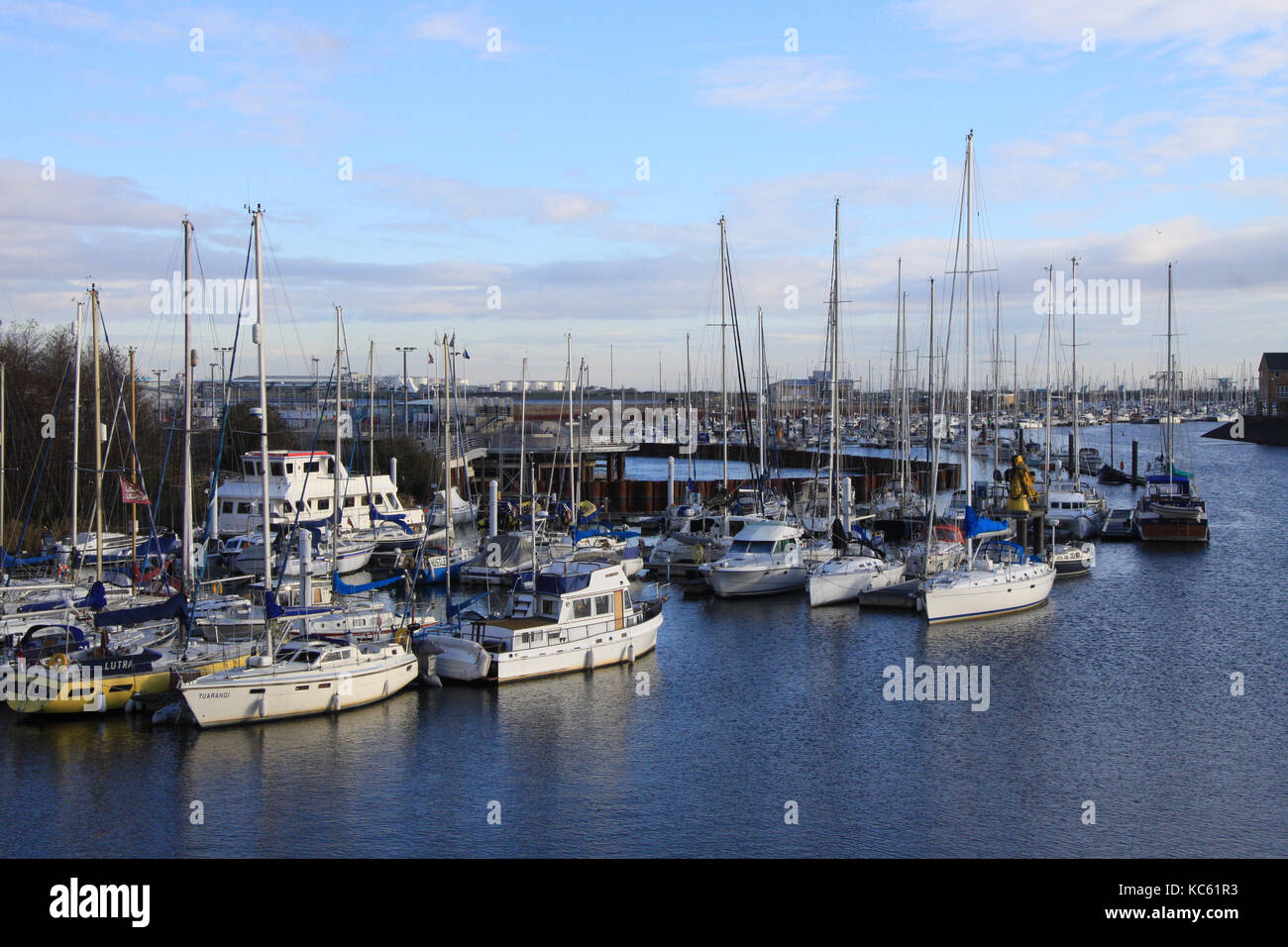 Cardiff bay life hi-res stock photography and images - Alamy