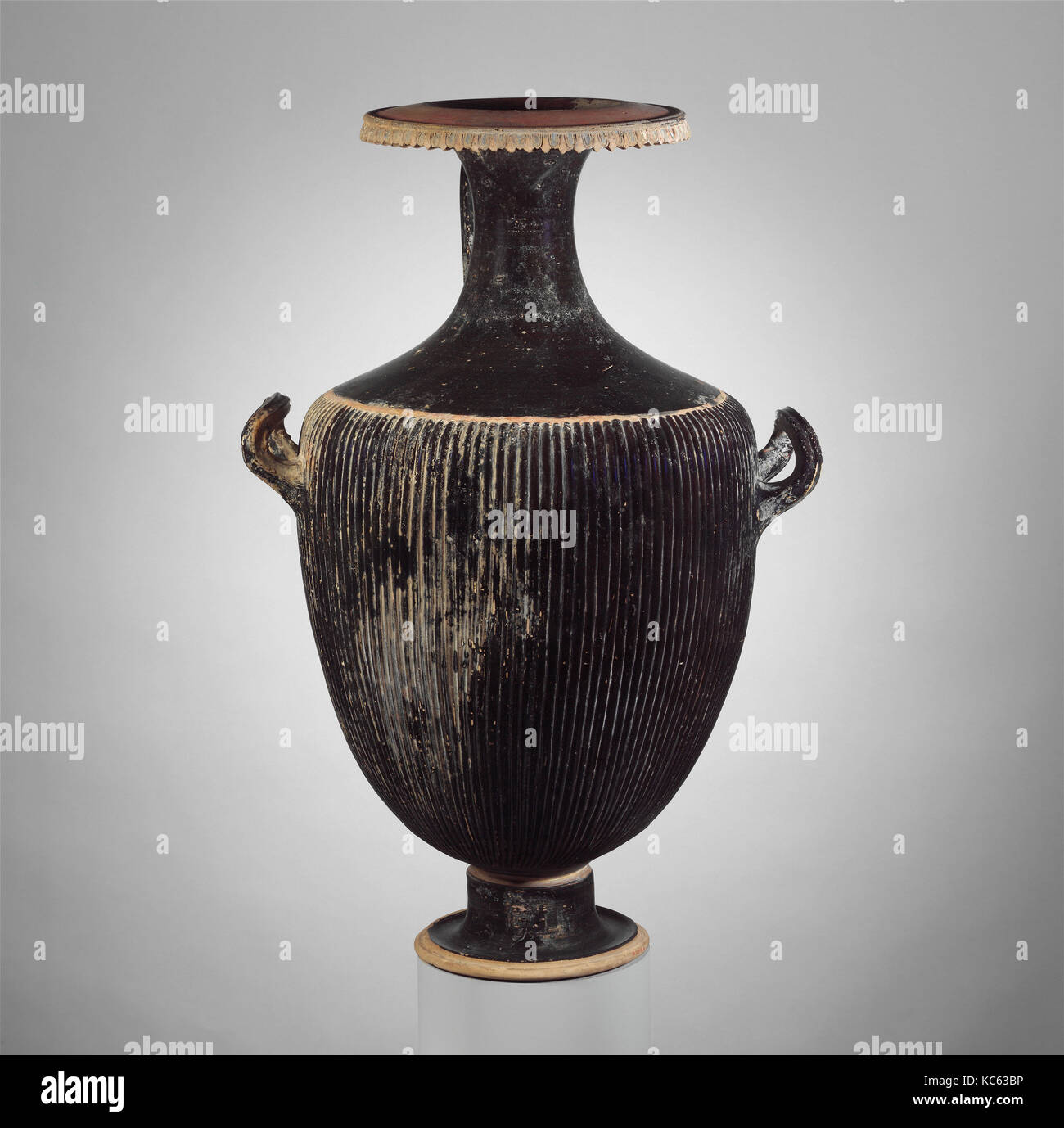 Terracotta hydria water jar hi-res stock photography and images - Alamy