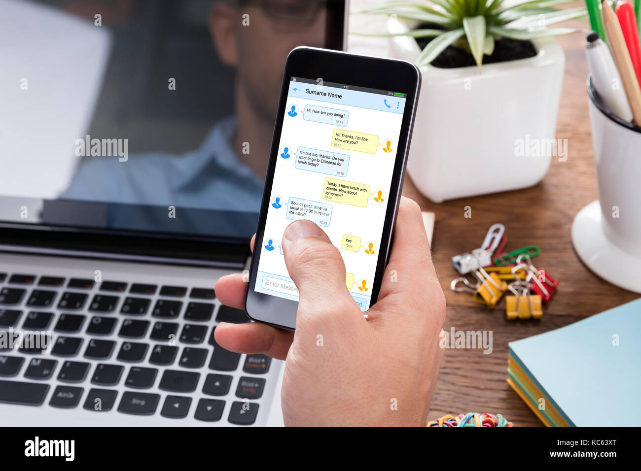 Person sending hi-res stock photography and images - Alamy