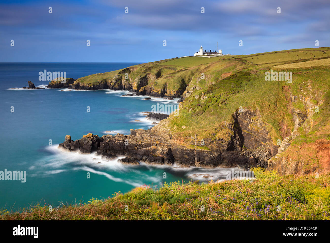 Lizard Point Lighthouse captured from the cliffs above Housel Bay Stock ...