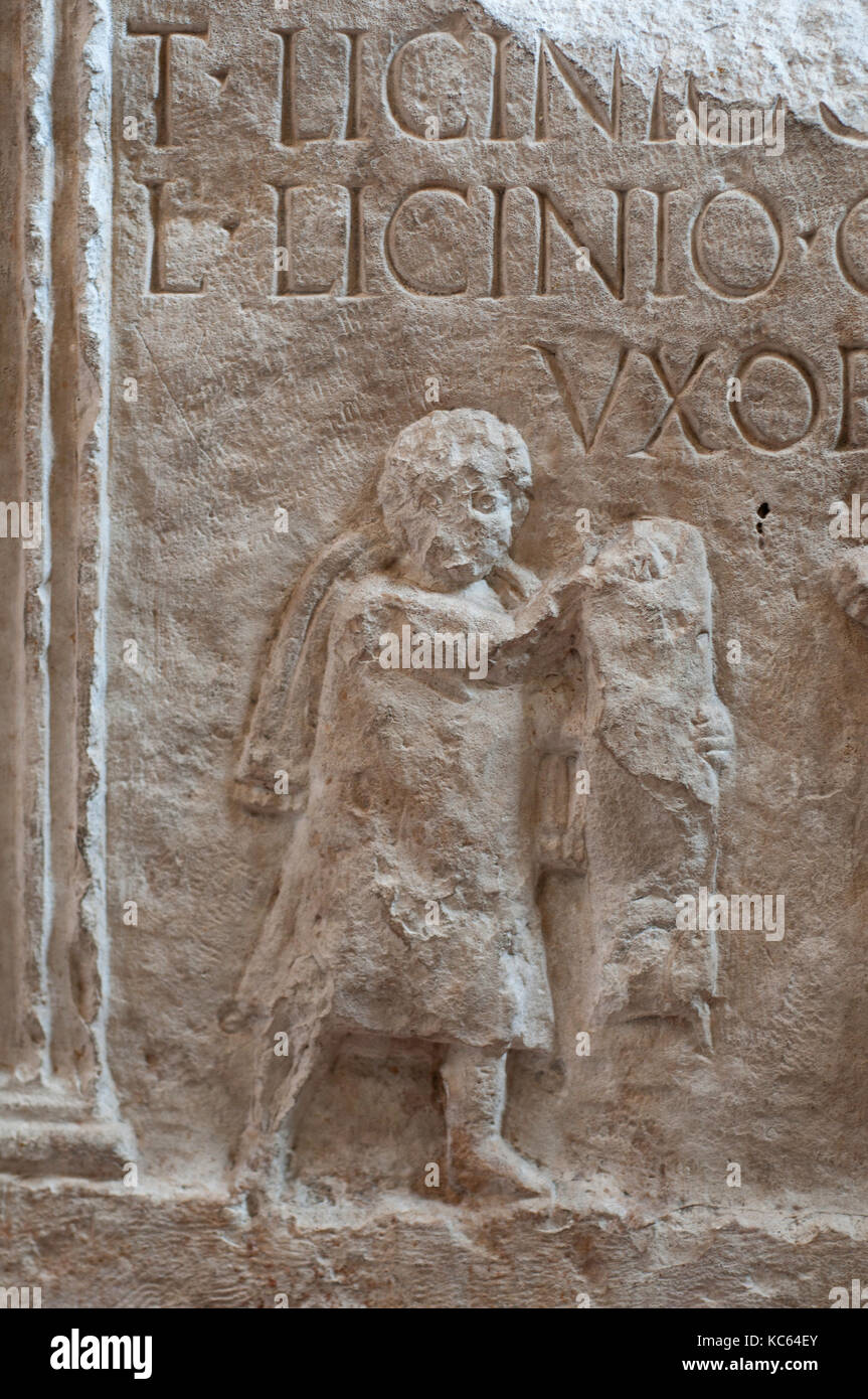 Roman artifacts hi-res stock photography and images - Alamy