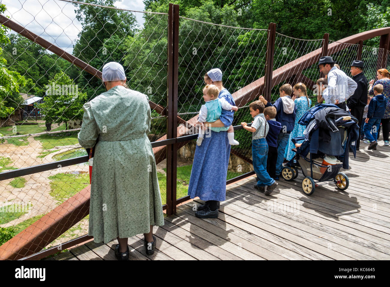 Mennonite family High Resolution Stock Photography and Images - Alamy