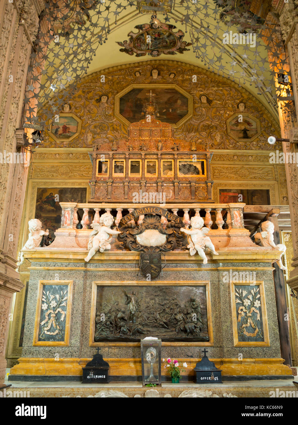 Altar of Basilica of Bom Jesus, Old Goa Stock Photo - Alamy