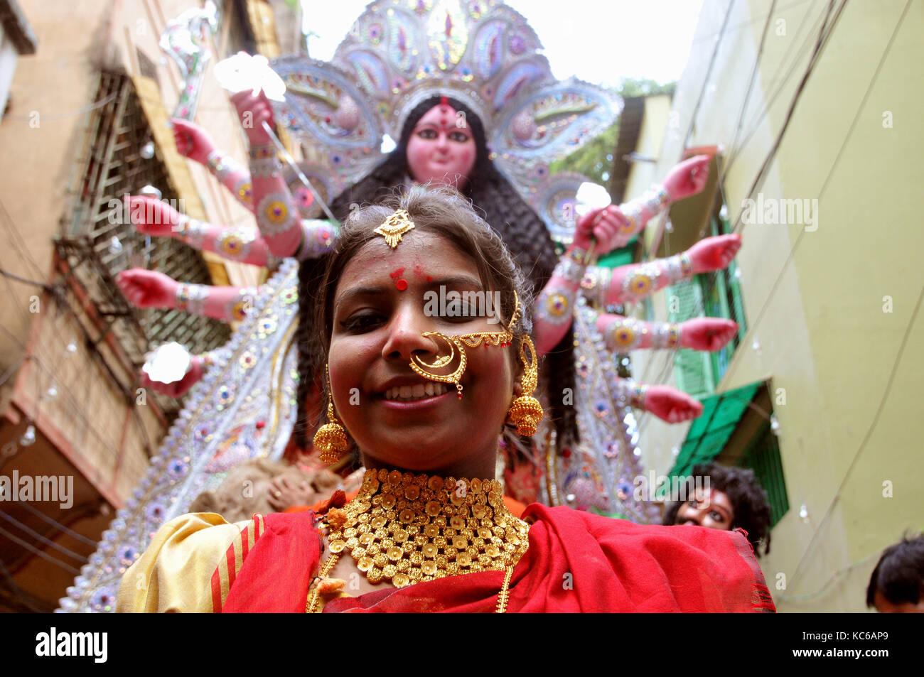 Indian Women performing dance with Dhunachi during the immersion ...