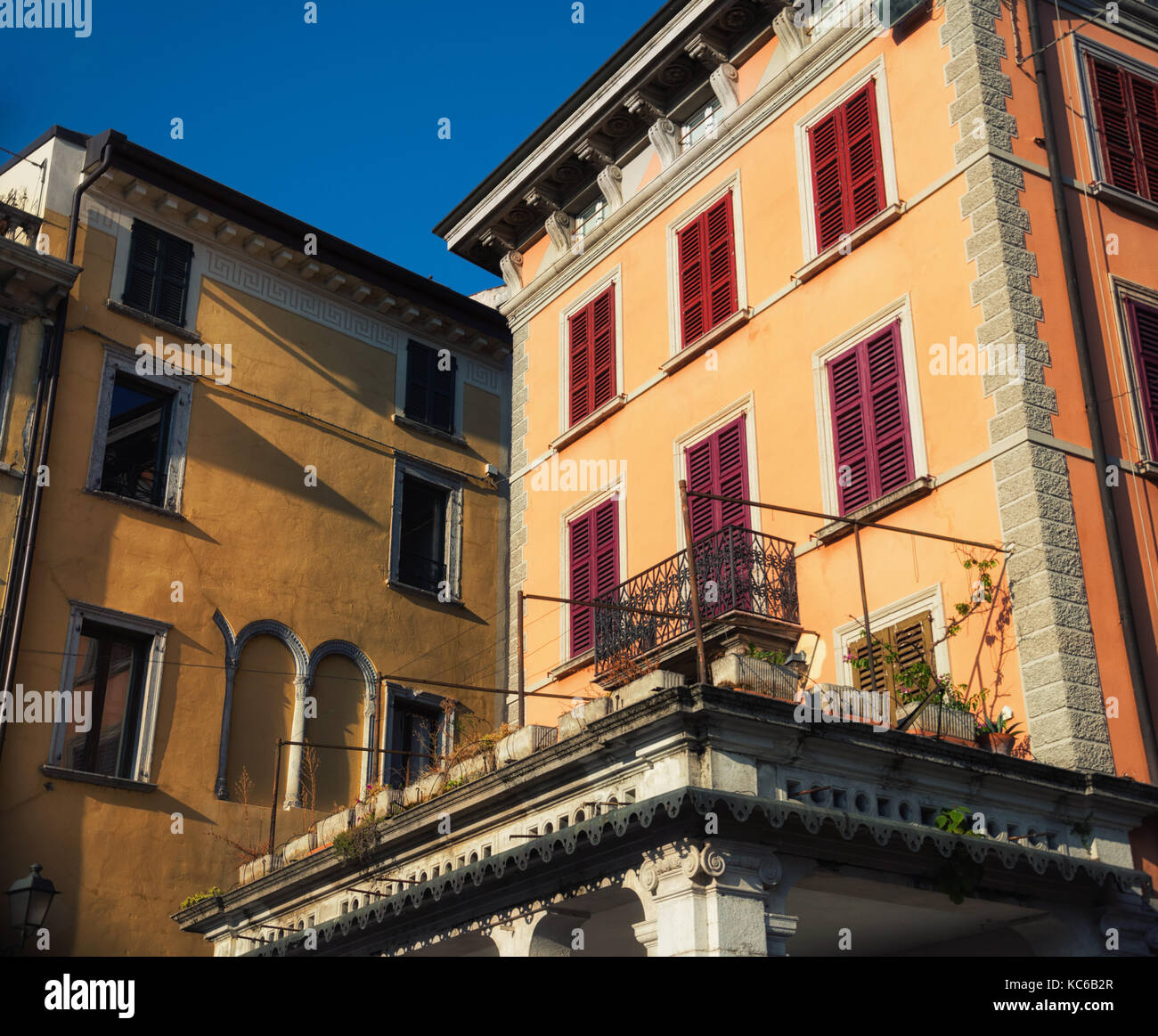 Close up on classical italian building Stock Photo - Alamy