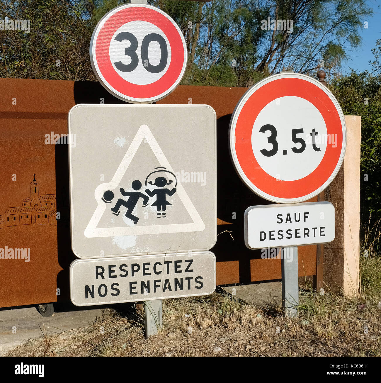 Road traffic sign Avignon, Vaucluse, France Stock Photo - Alamy