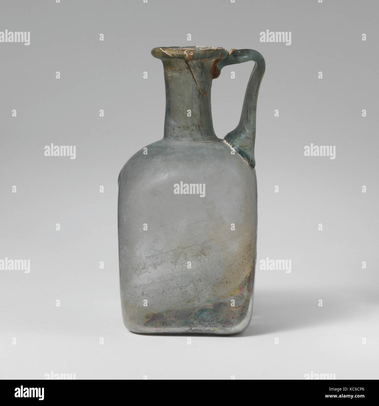 Mold blown applied handle hi-res stock photography and images - Alamy