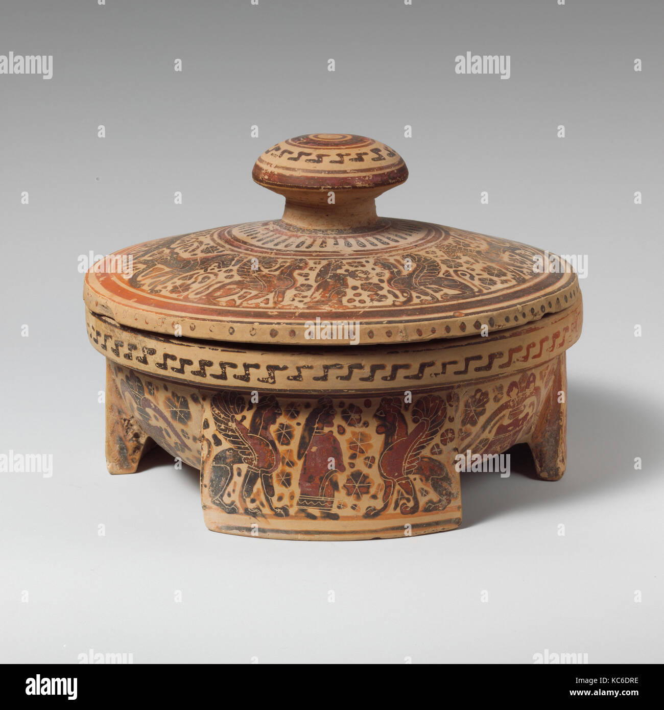 Early corinthian pyxis hi-res stock photography and images - Alamy