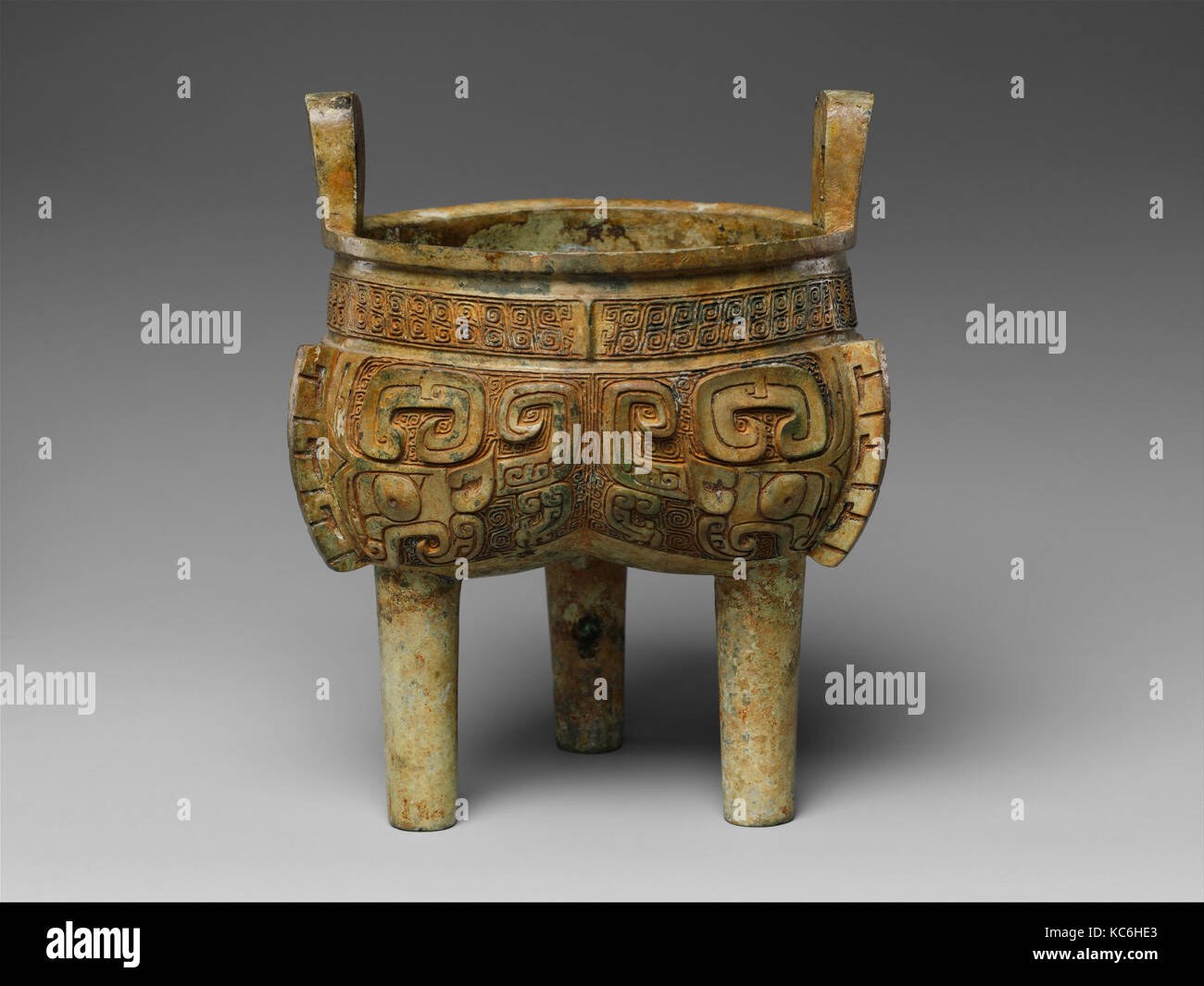 Cauldron shape hi-res stock photography and images - Alamy