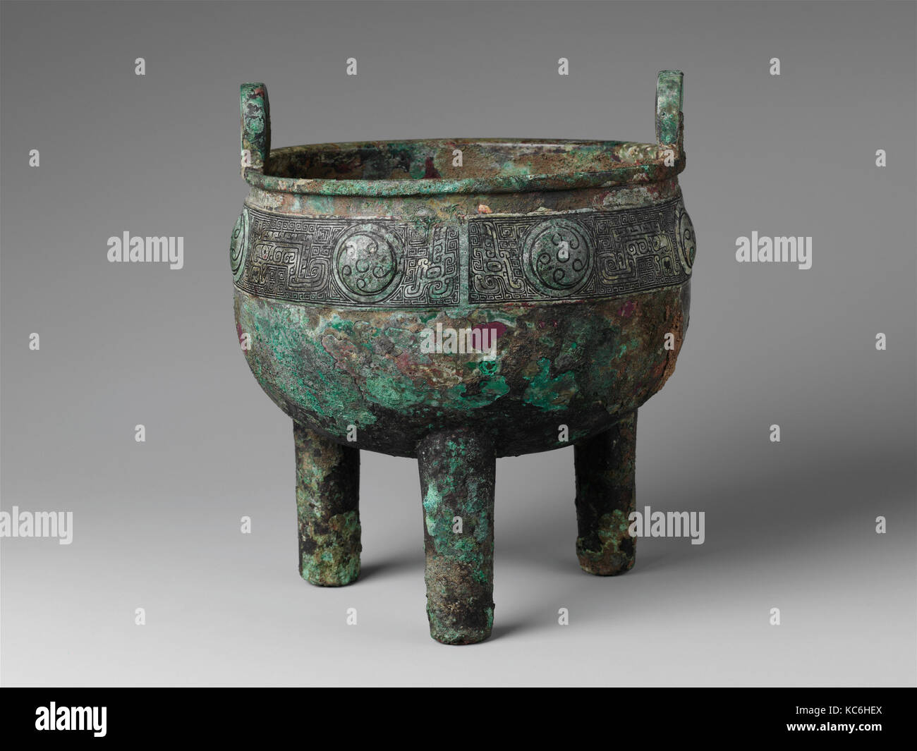 Bronze vessel shang dynasty hi-res stock photography and images - Alamy