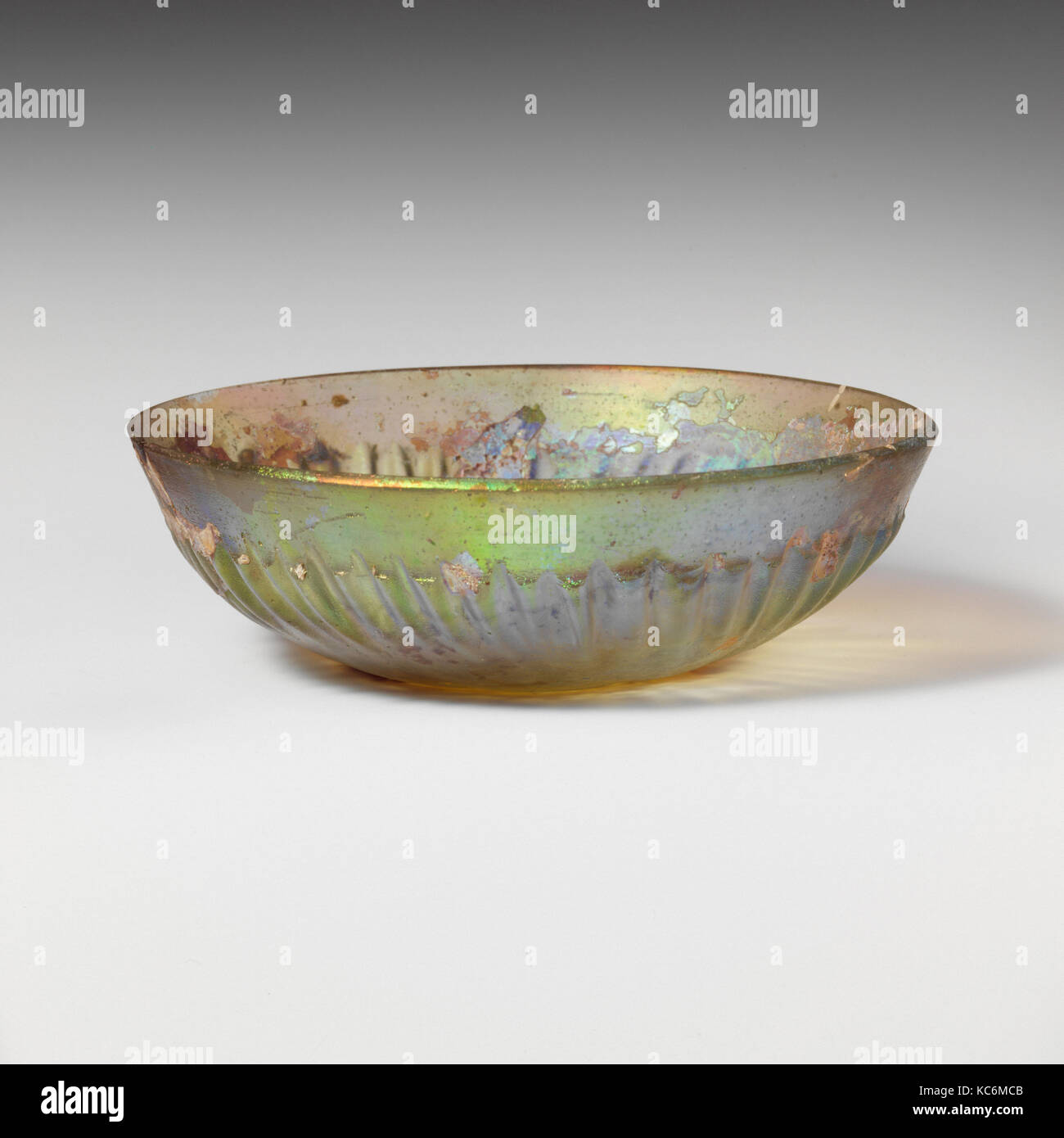 Beveled rim bowl hi-res stock photography and images - Alamy