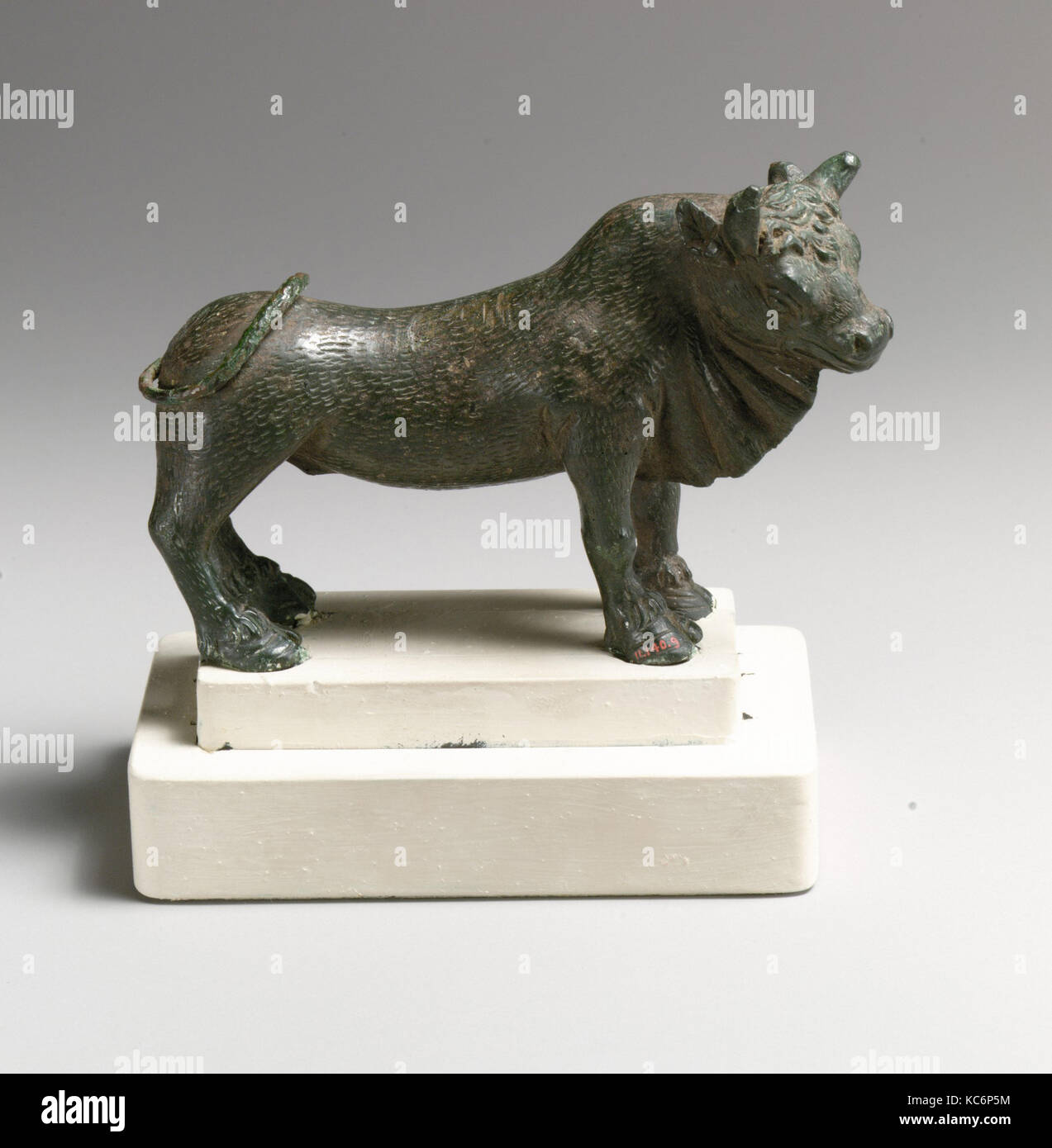 Bronze statuette of a bull, ca. 2nd century A.D., Roman, Bronze, H.: 2 ...