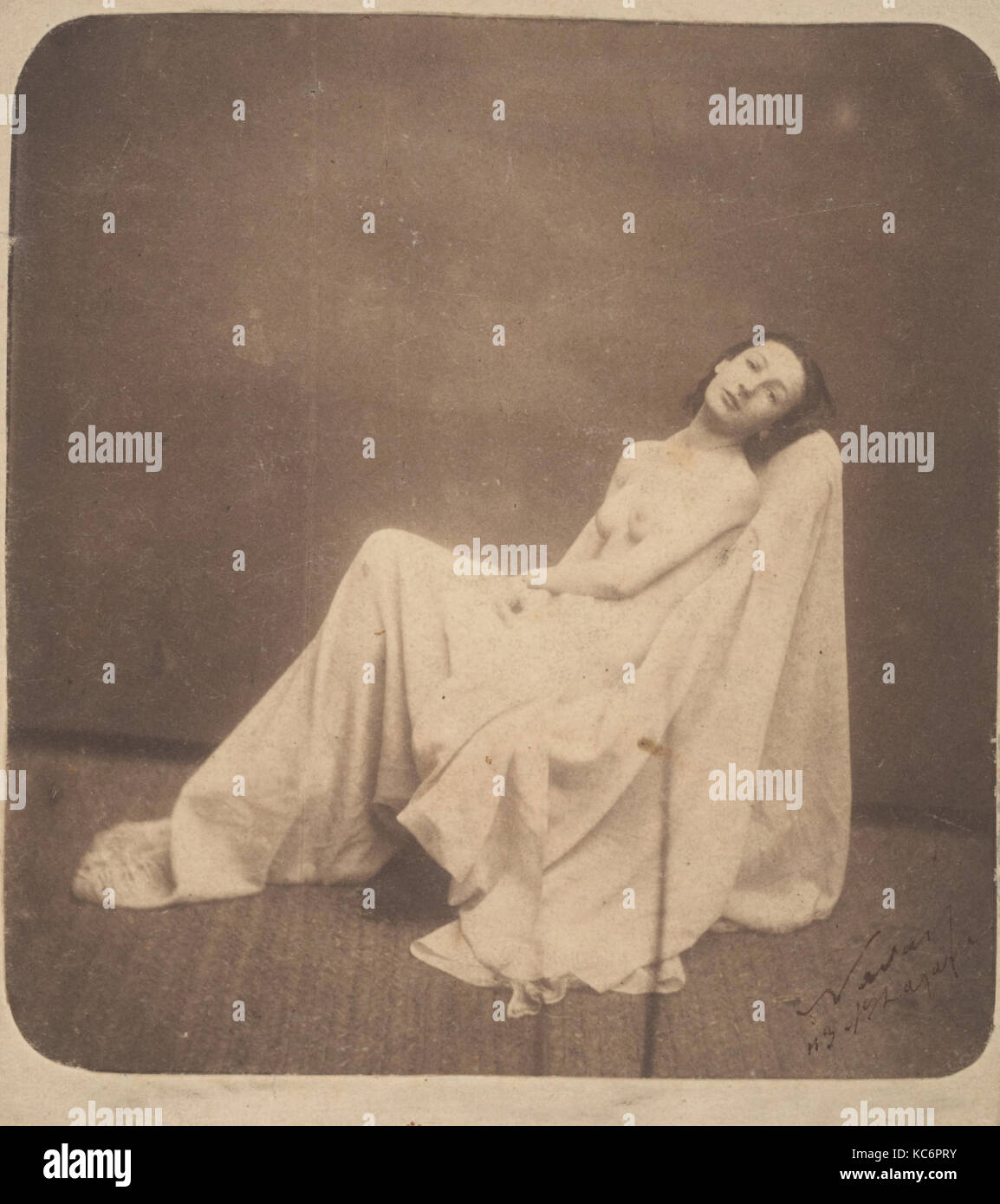 Seated model hi-res stock photography and images - Alamy